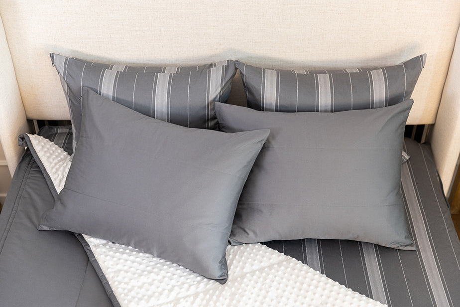 Reese Zipper Gray Bed Set with Minky Fabric | Beddy's